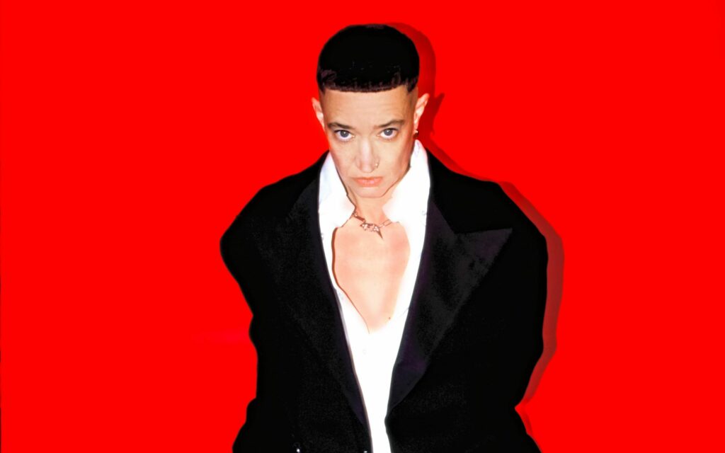 Rebeka Warrior à travers les autres – Friction Magazine