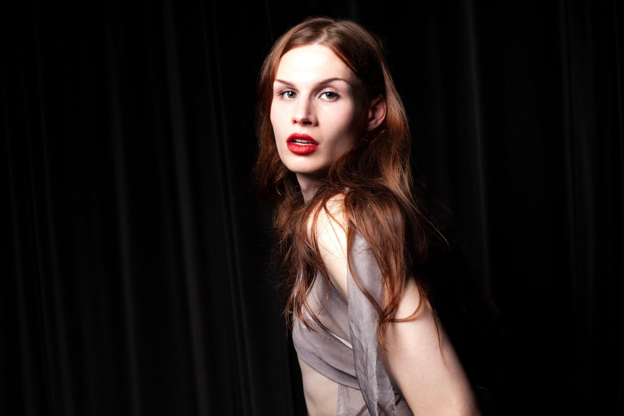 JENYS dévoile le clip de Claim That Dress – Friction Magazine